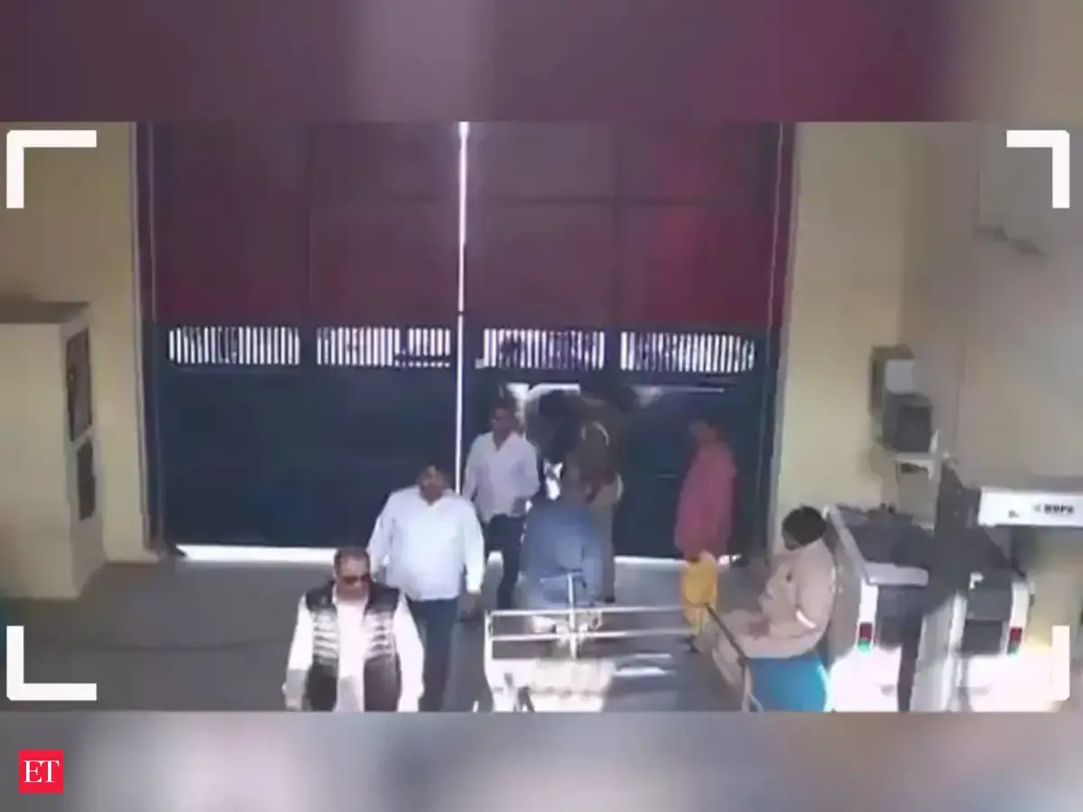 Guddu Muslim cctv footage: Watch: CCTV visual shows Guddu Muslim ...