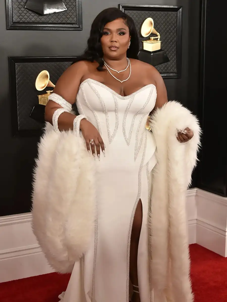 8 Lizzo's most iconic looks | mirchiplus
