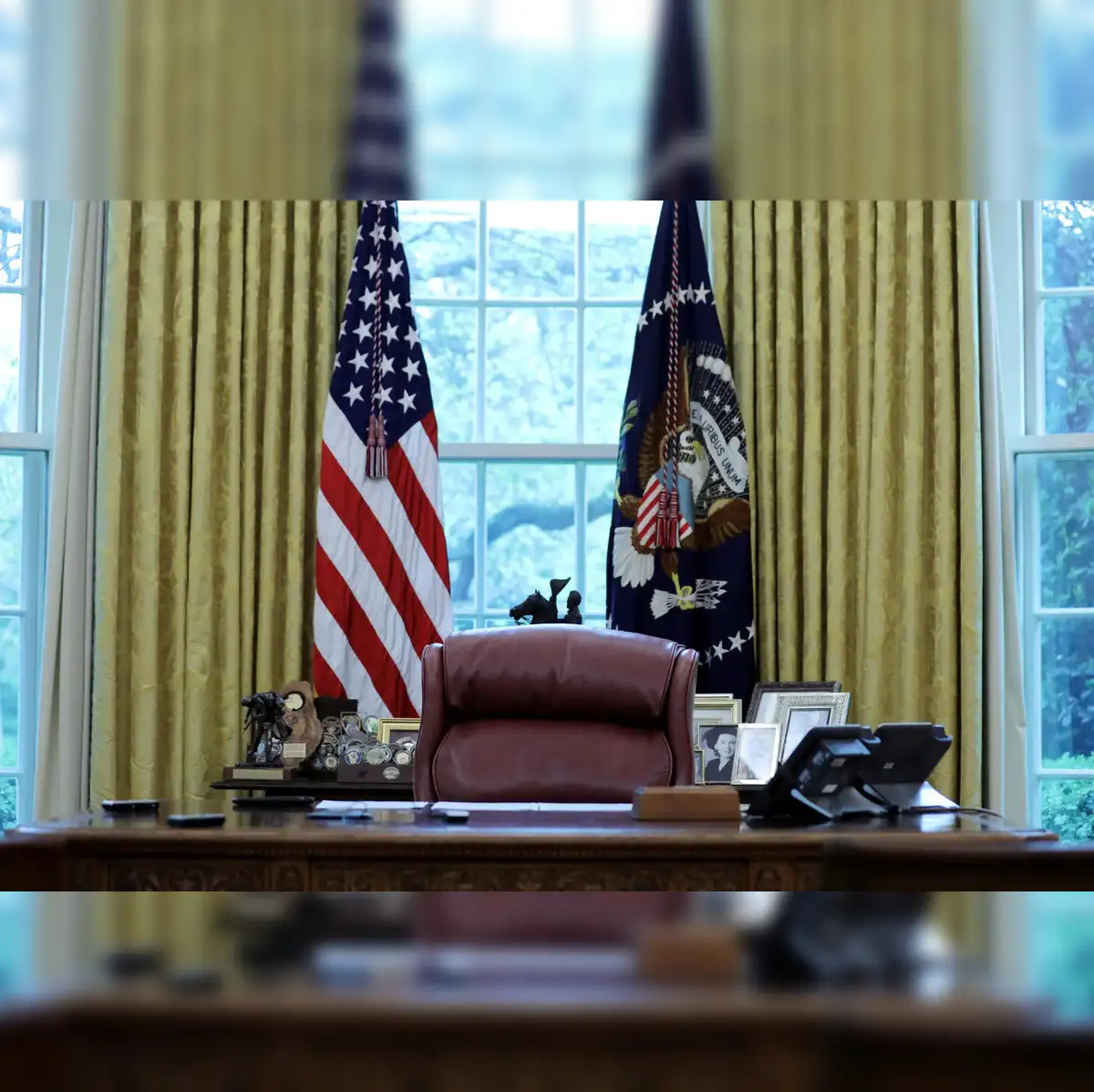 Oval Office Desk Furniture Oval Office President Desk 3D Modell $109