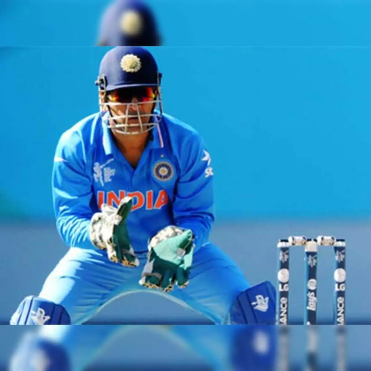 dhoni bowling record