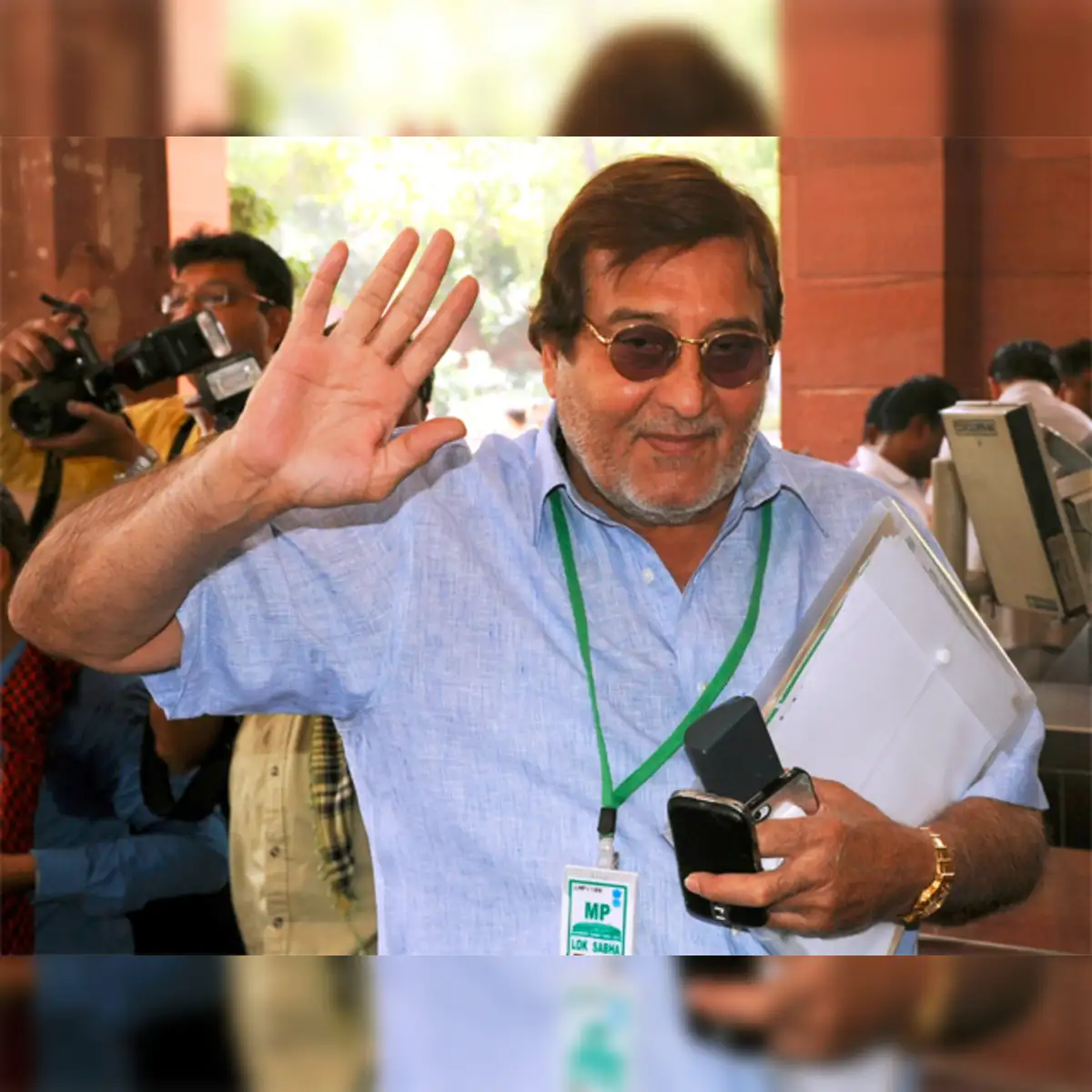 Heartbreaking Photo Of Vinod Khanna In Hospital Goes Viral Vinod