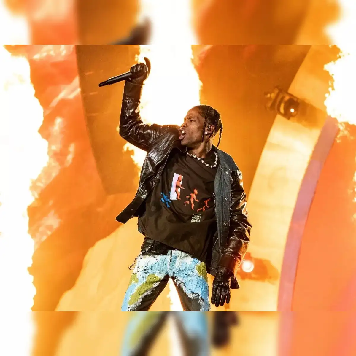 Travis Scott Mic Travis Scott Hits Miami Club For First Public
