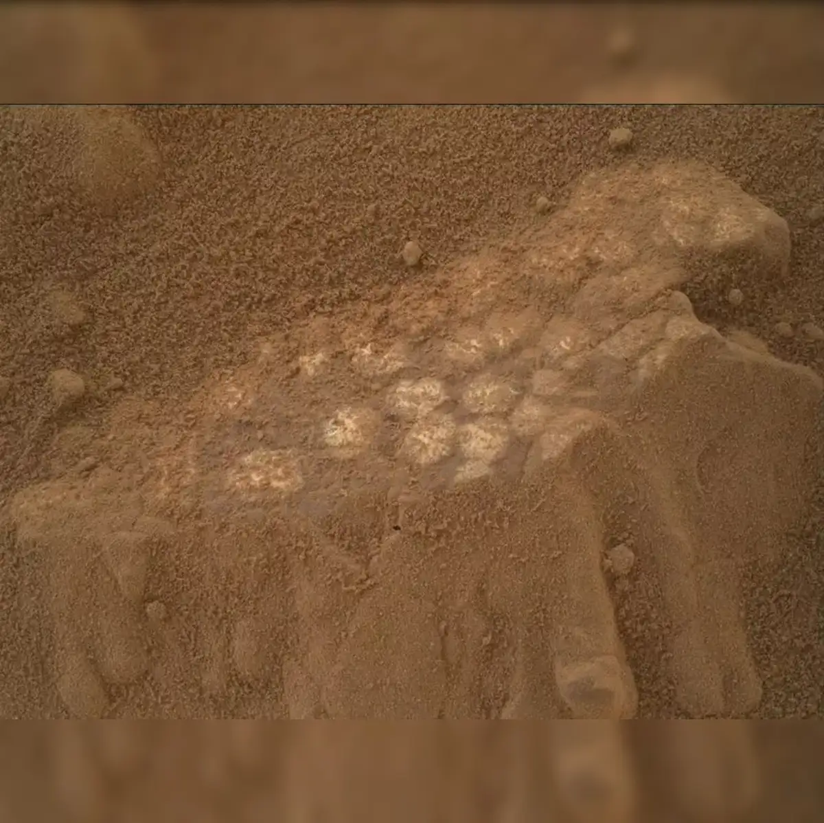 Strange Pictures From Mars By Curiosity