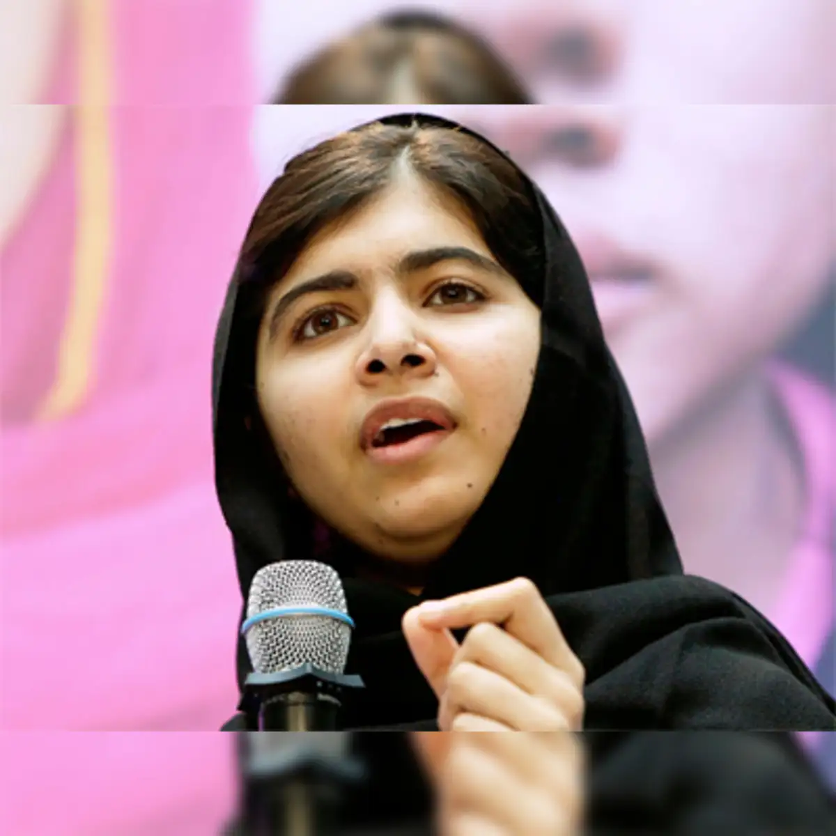 Malala Yousafzai With Barack Obama Nobel Peace Prize Laureates On