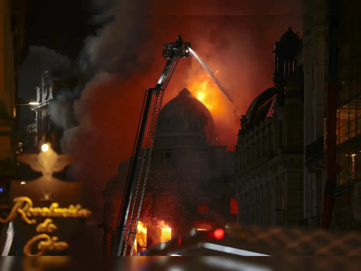 Glasgow building fire closes Scotland's busiest train station, disrupts ...