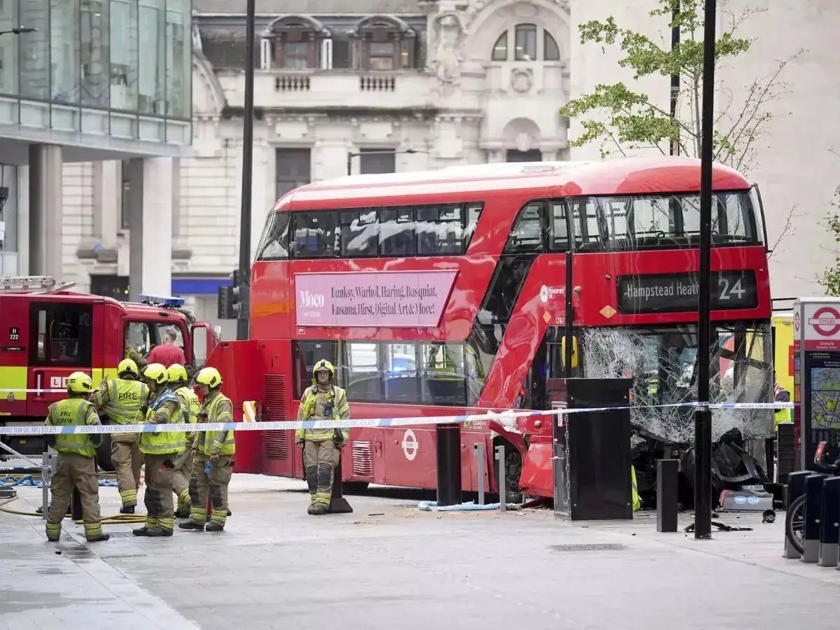 London's double decker bus crash near Victoria Station leaves 15 in ...