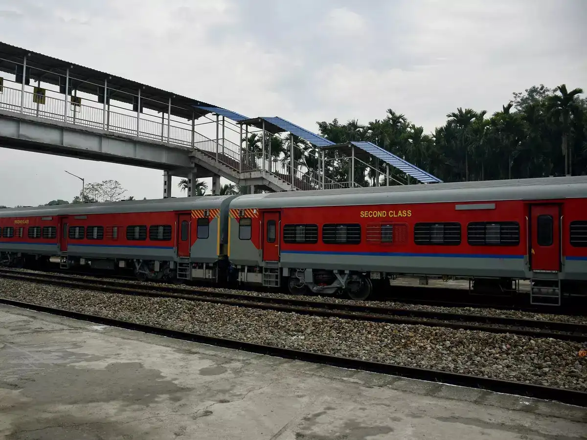 irctc: Indian Railway train ticket booking: MakeMyTrip, Ixigo offer ...