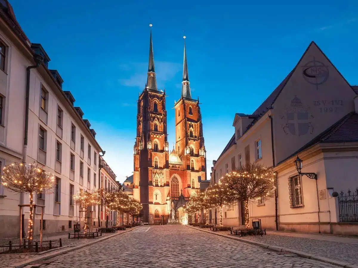 Poland introduces mandatory online processes for work permits and ...