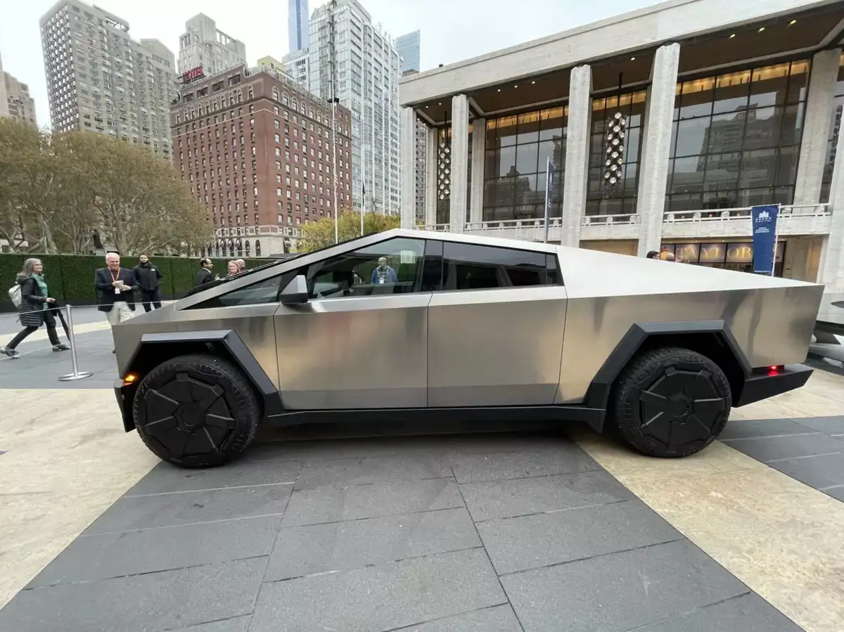 Tesla Cybertruck: Tesla Cybertruck's stiff structure, sharp design ...