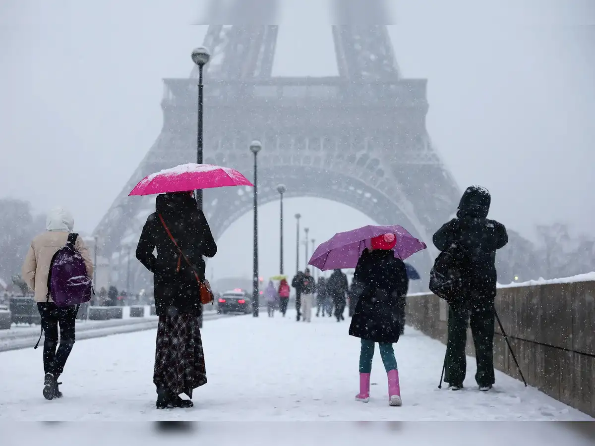 France asks airlines to cancel 15% of flights at Paris main airports ...