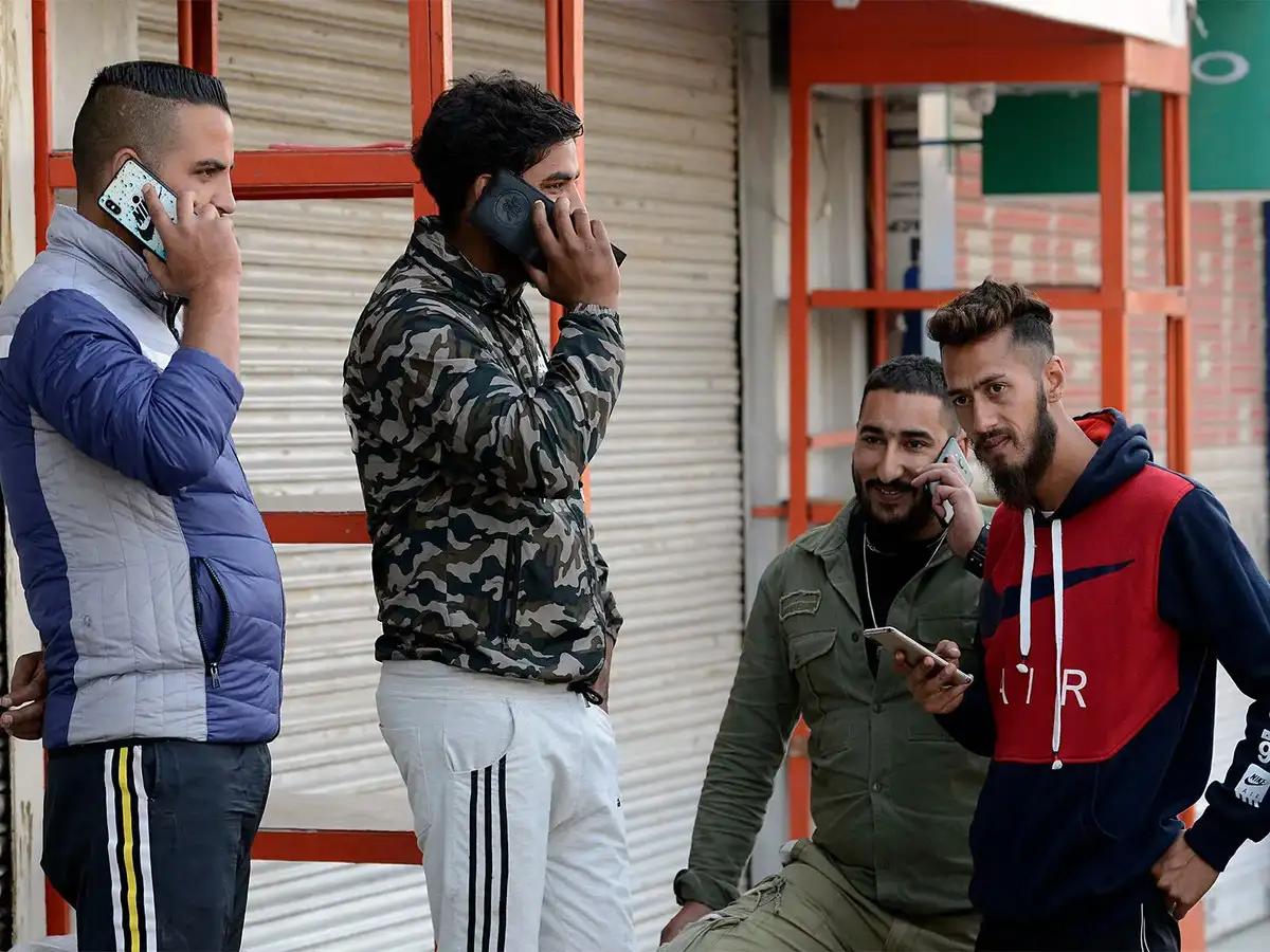 Samsung, Apple outpace rivals as global memory chip crunch hits Chinese ...