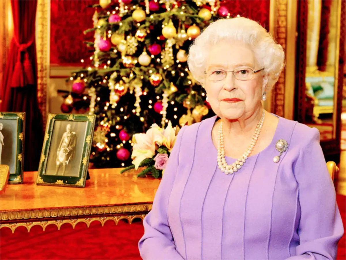 Queen Elizabeth Ii Becomes Worlds Oldest Monarch After Death Of Saudi