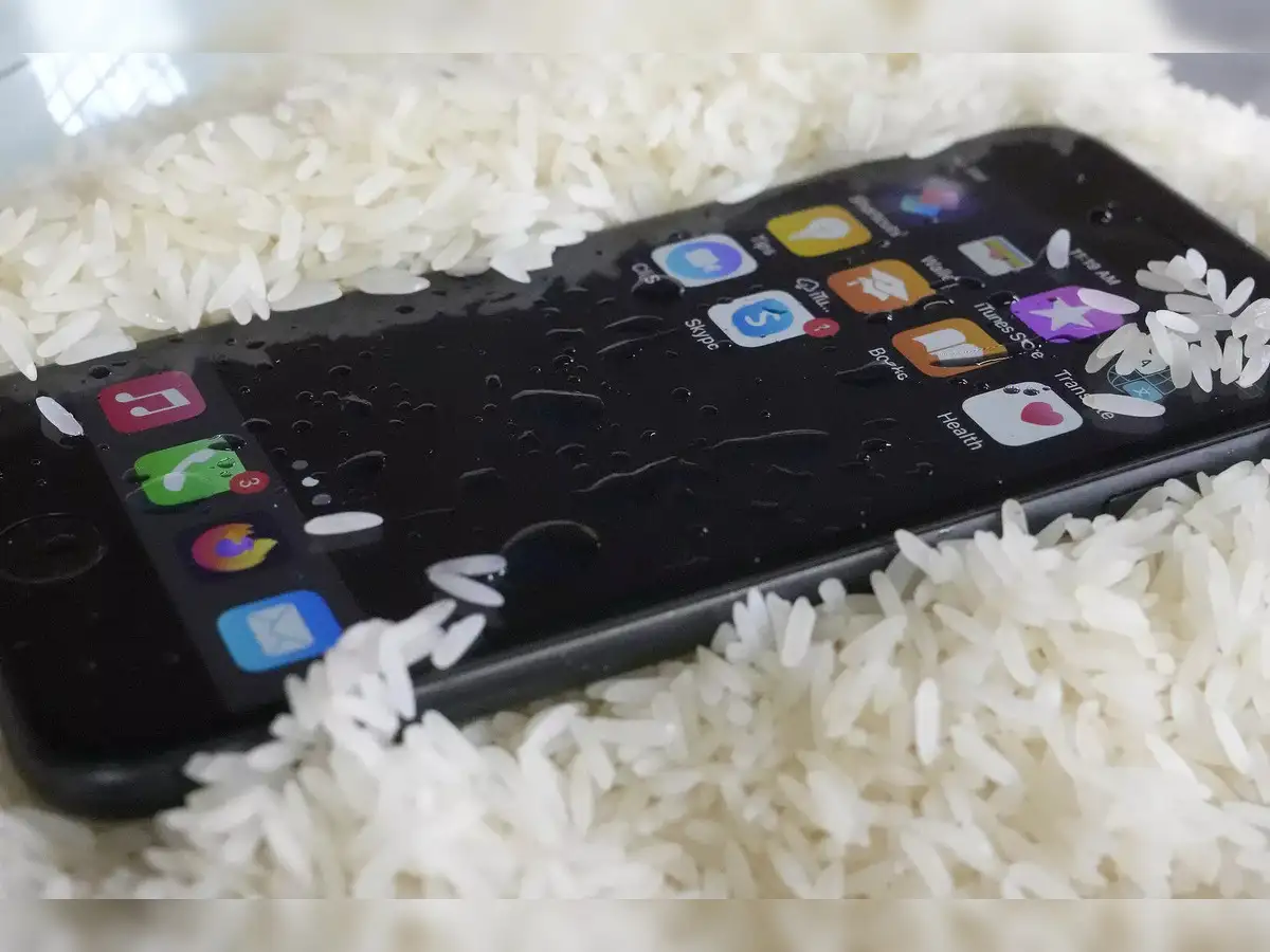 wet smartphone: How to safely dry a wet smartphone: Tips and advice ...