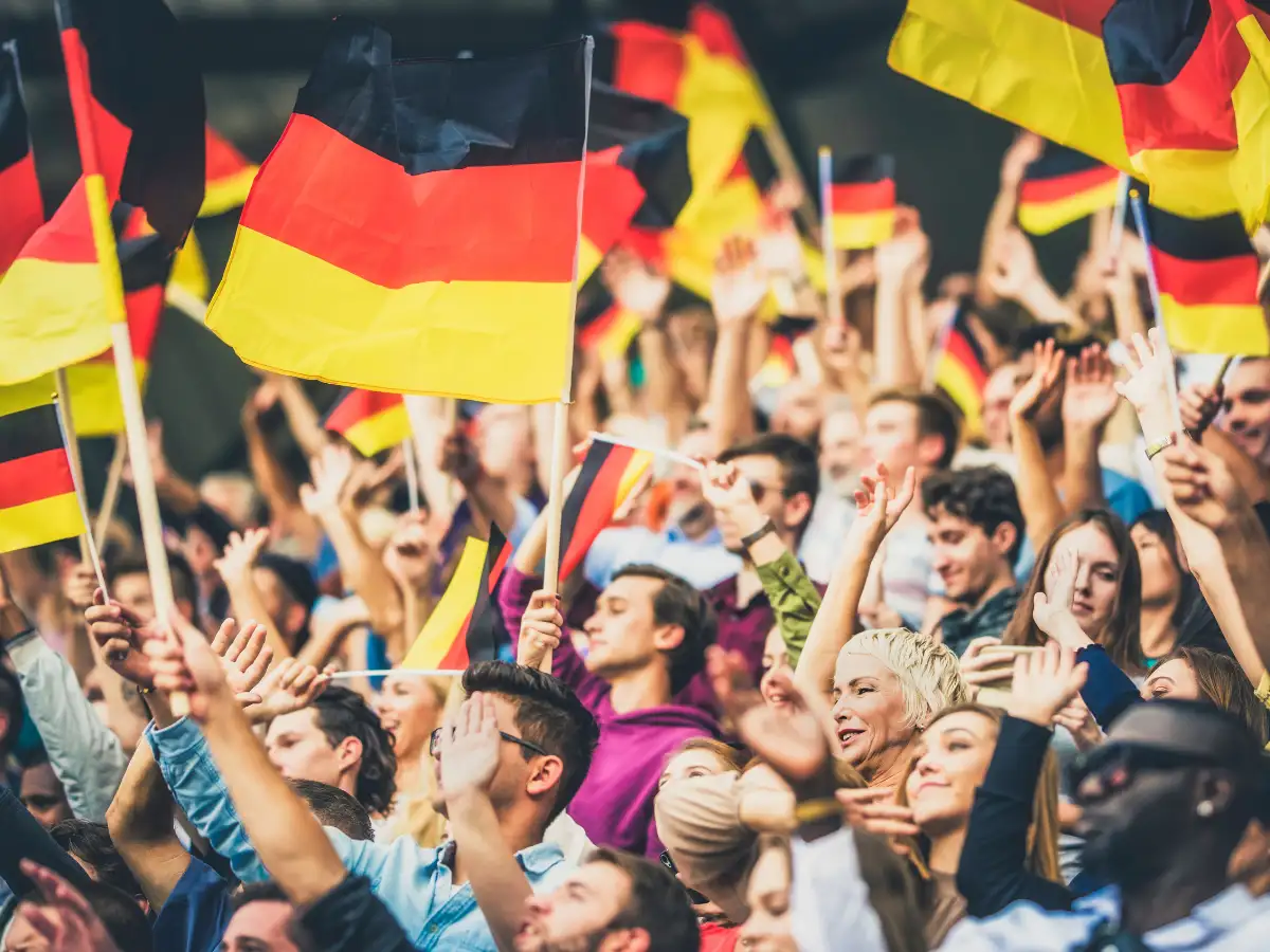 Germany population: Migration drives Germany's population to record ...
