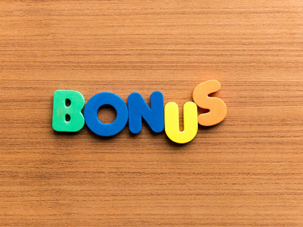 Accenture gives bonuses to a large part of its staff - The Economic Times