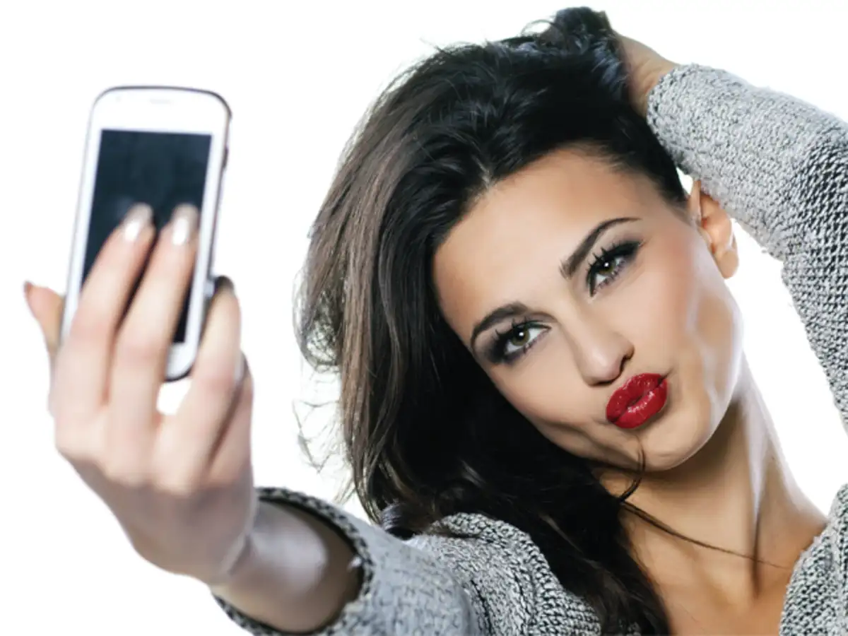Online sales, low-cost devices ring in good times for smartphone sales ...