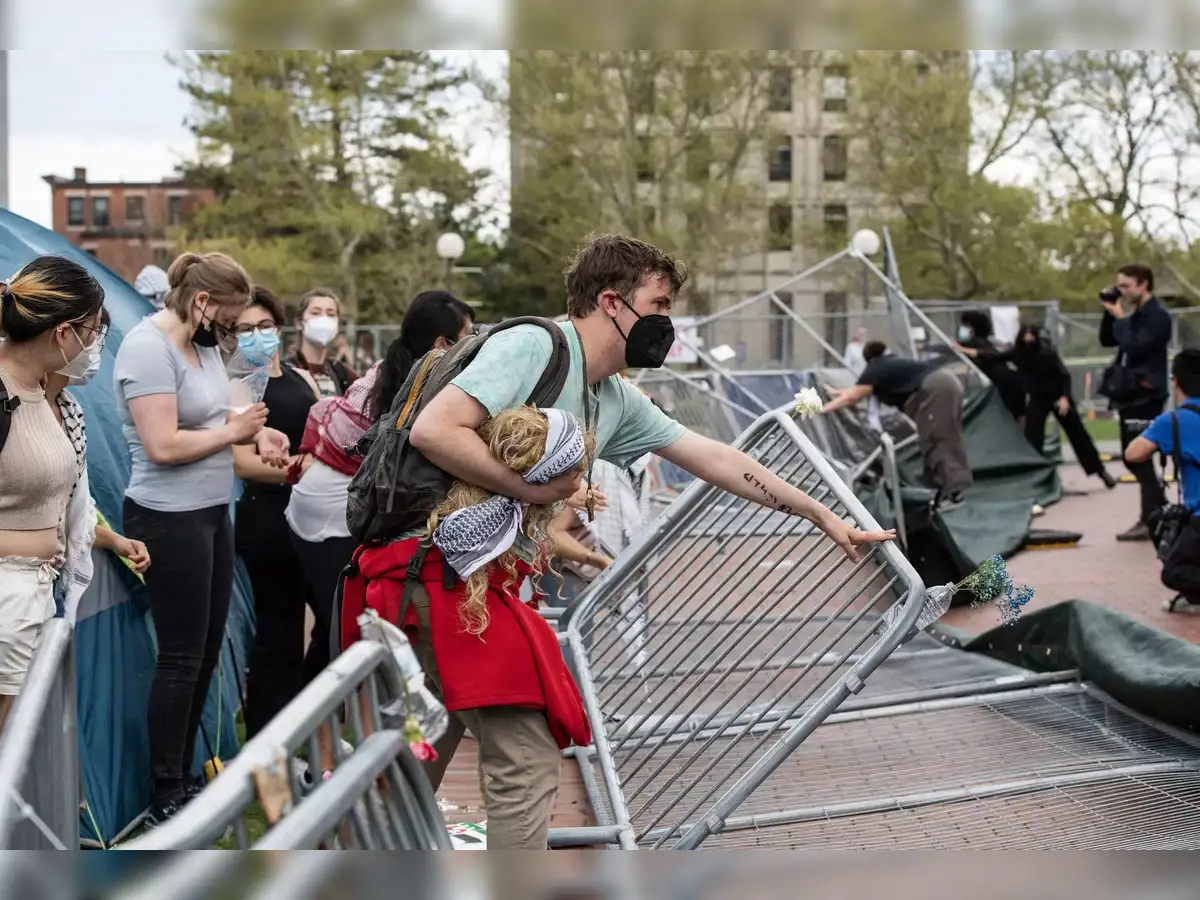 Pro-Palestinian protesters break through barricades to retake MIT ...