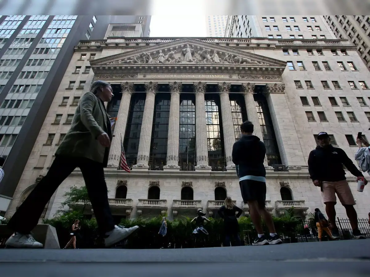 US Fed pauses hike cycle after 10 straight increase - The Economic Times