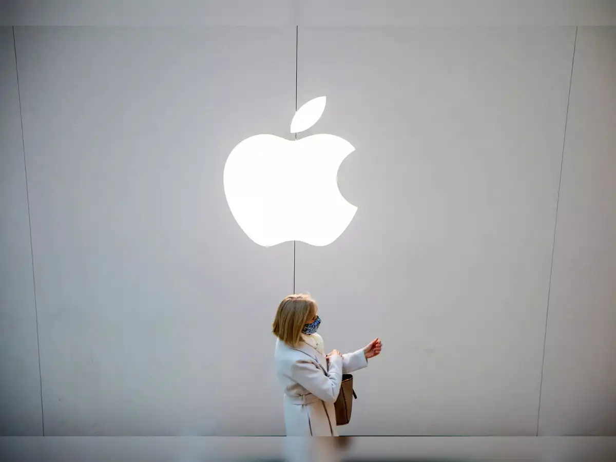 Apple Valuation News: Apple retreats again, after valuation tops $3 ...