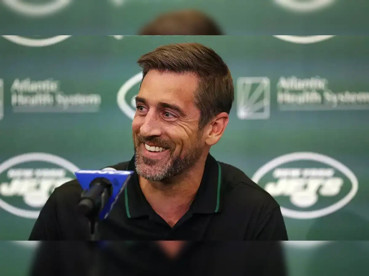 Aaron Rodgers Smile Aaron Rodgers Is Feeding Off Outside Noise Yet