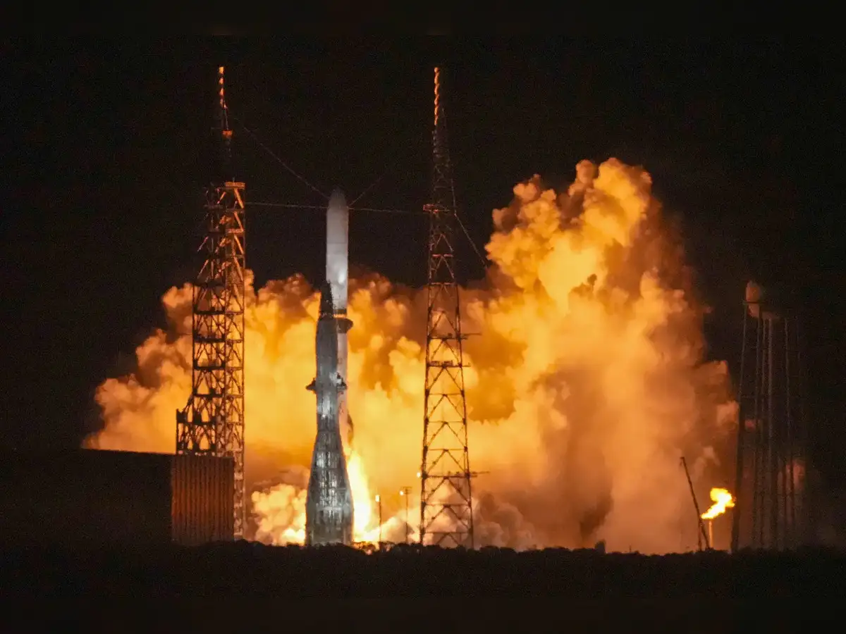 Jeff Bezos' Blue Origin launches massive New Glenn rocket on first test ...