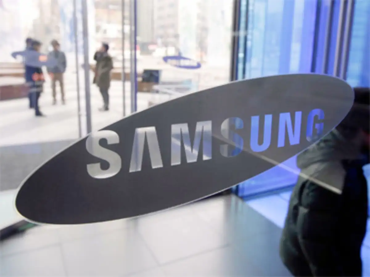 Samsung unveils curved UHD TVs, tablets at CES 2014 - The Economic Times