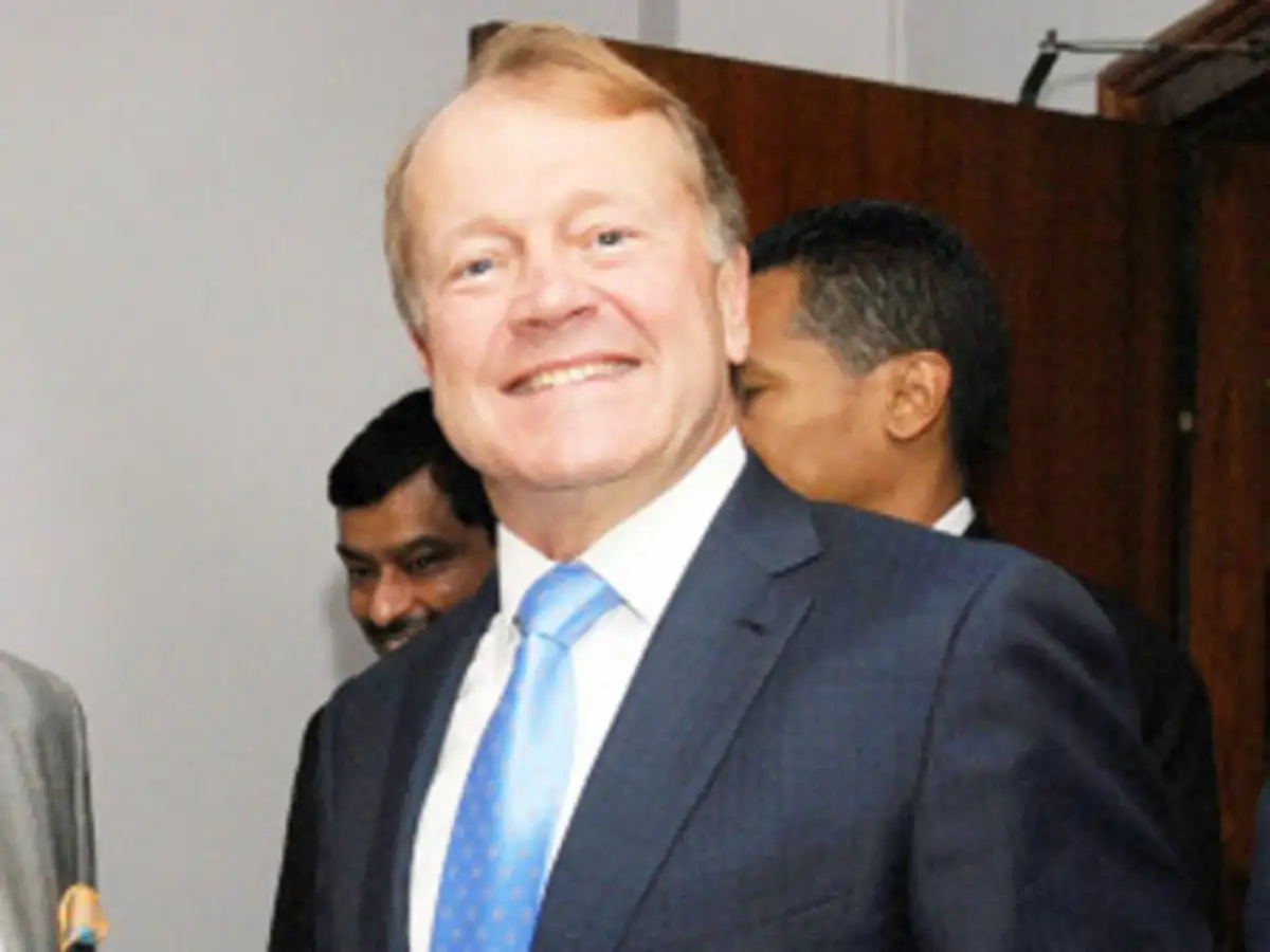 Telecom: Cisco chief John Chambers meets Ravi Shankar Prasad; talks on ...