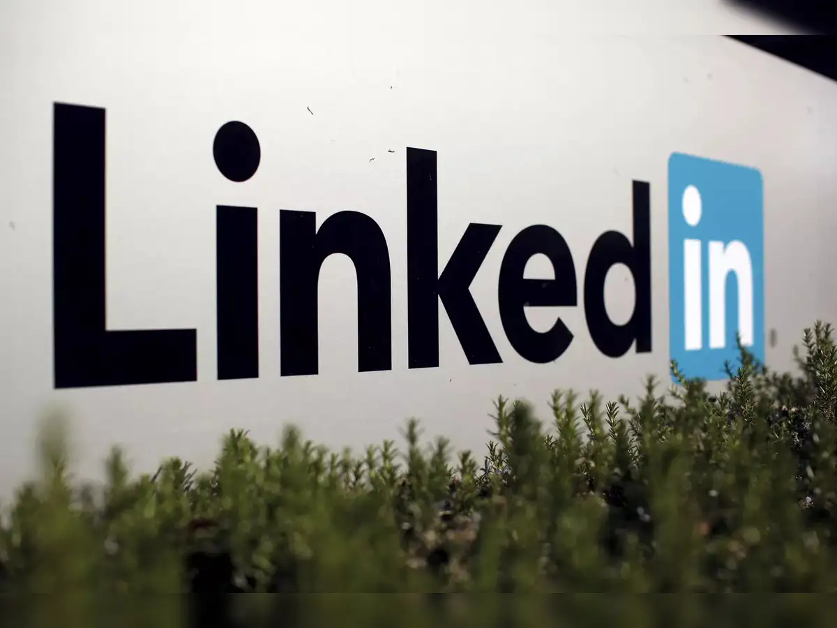Linkedin outage: LinkedIn suffers over 2 hour long global outage, up ...
