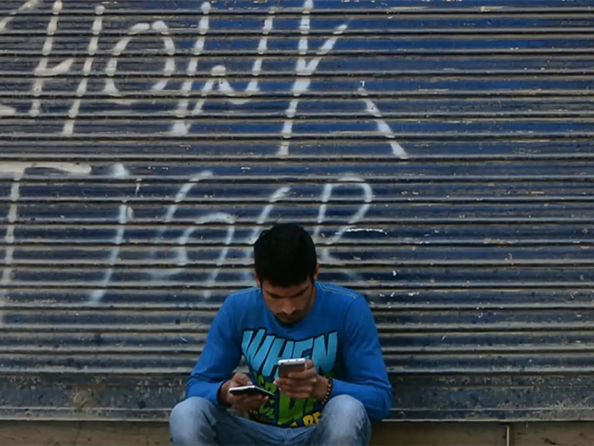 call drops: Handset makers deny claim that low quality phones cause ...