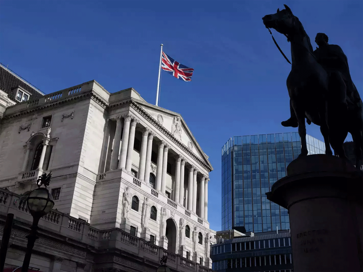 Manager of Indian restaurant in UK banned for 5 years over illegal ...