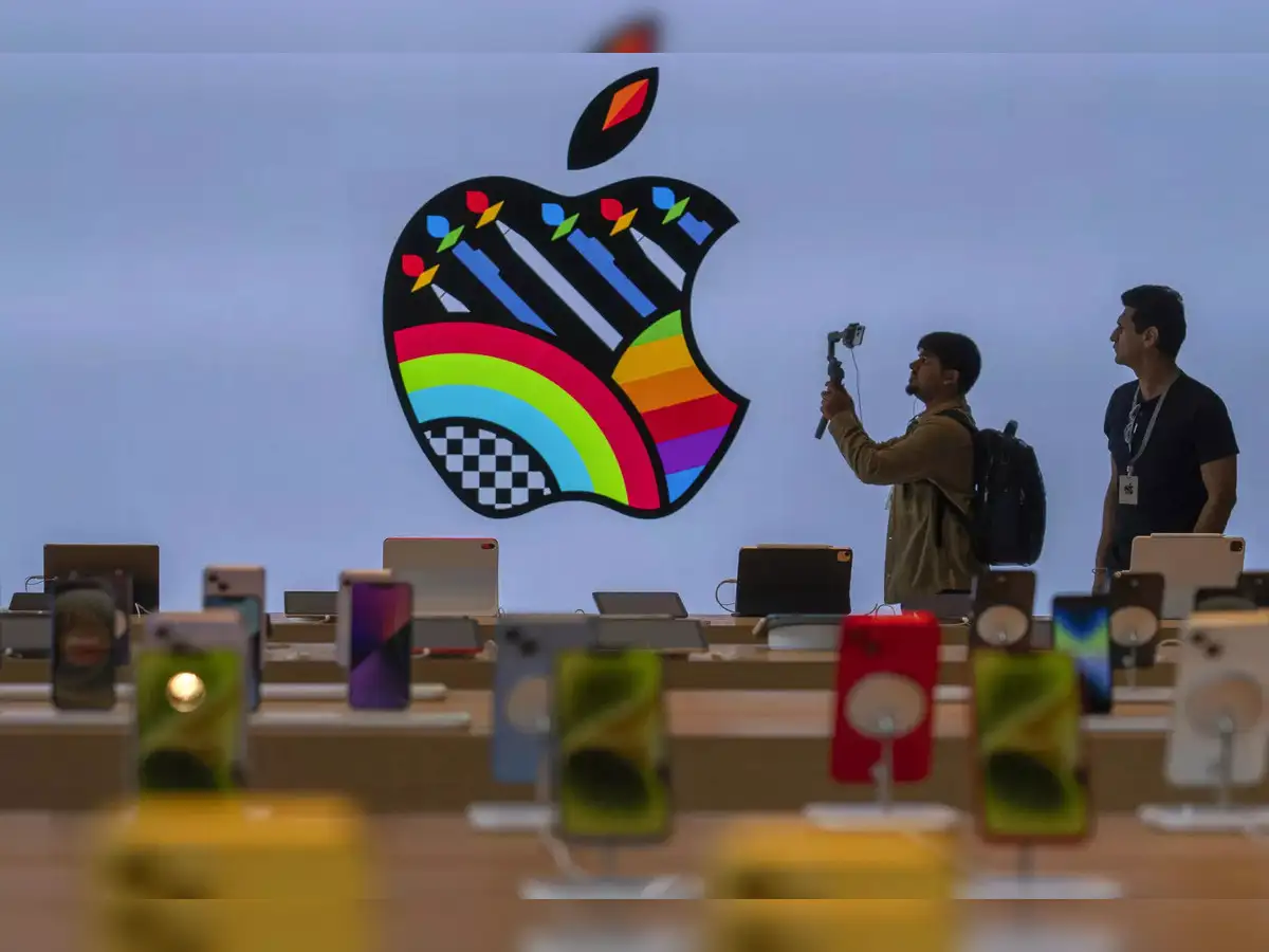apple india: Apple’s first India outlet to open in Mumbai today - The Economic Times