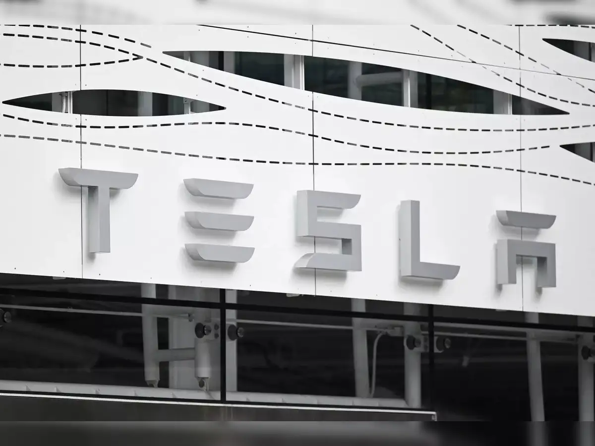 tesla: Tesla can bar US factory workers from wearing union t-shirts ...