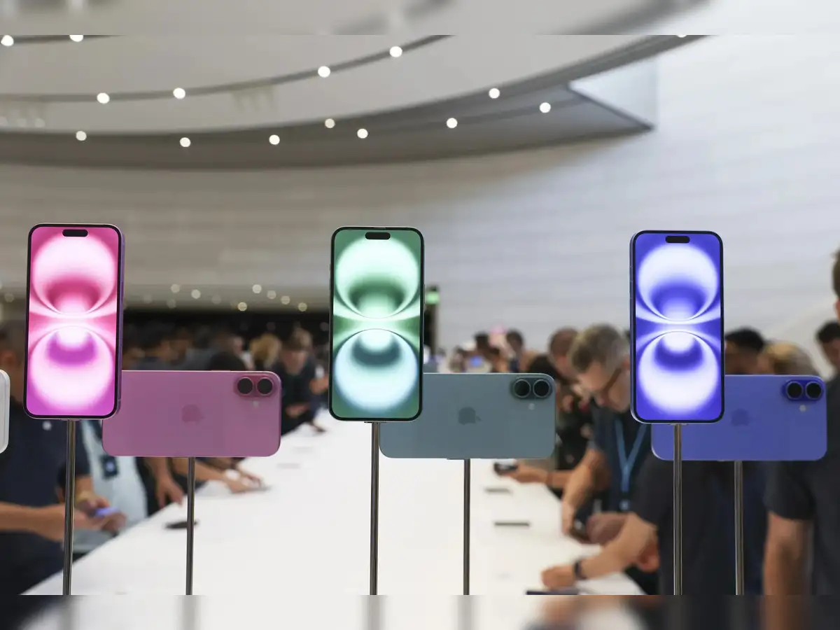 Russia iPhone demand: Russians unfazed by higher prices as iPhone pre ...