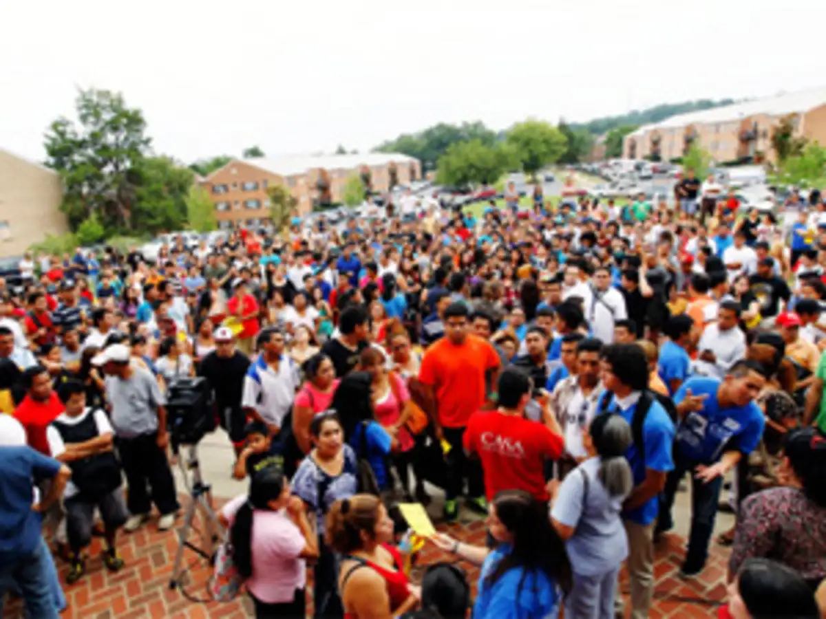 Illegal immigrants apply for new status to prevent deportation - The ...