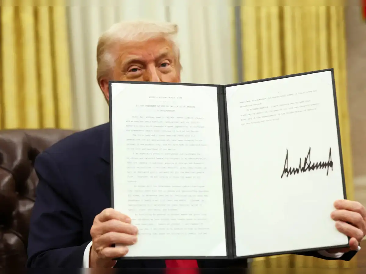 Warning sign for immigrants? Official English hits different coming ...