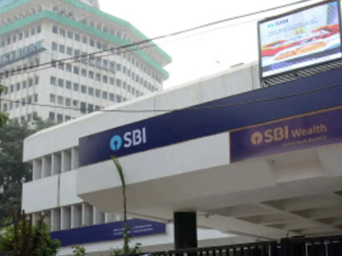 SBI MCLR rate cut | FD rate cut: SBI cuts MCLR by 5 bps across all tenors, reduces fixed deposit ...