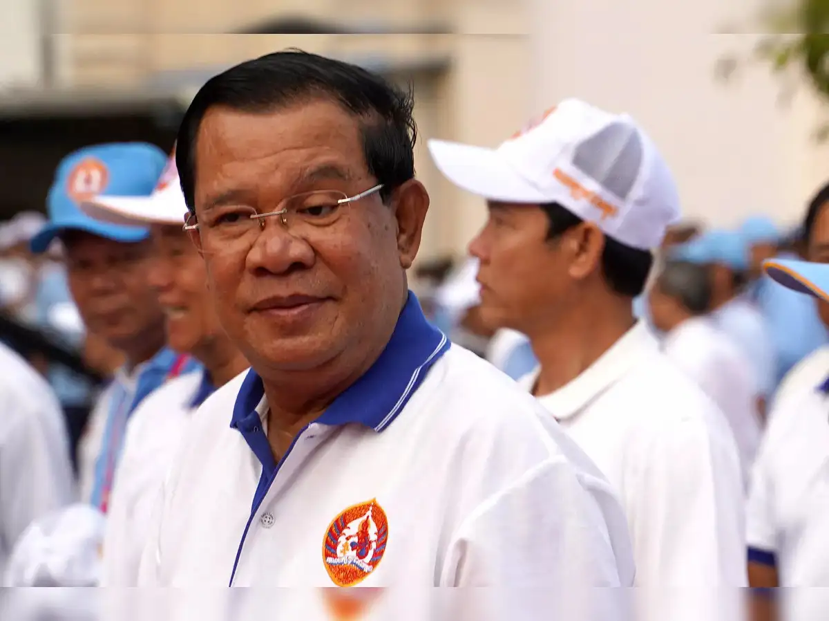 Hun Sen Facebook Row: Cambodian ex-leader Hun Sen back on Facebook ...