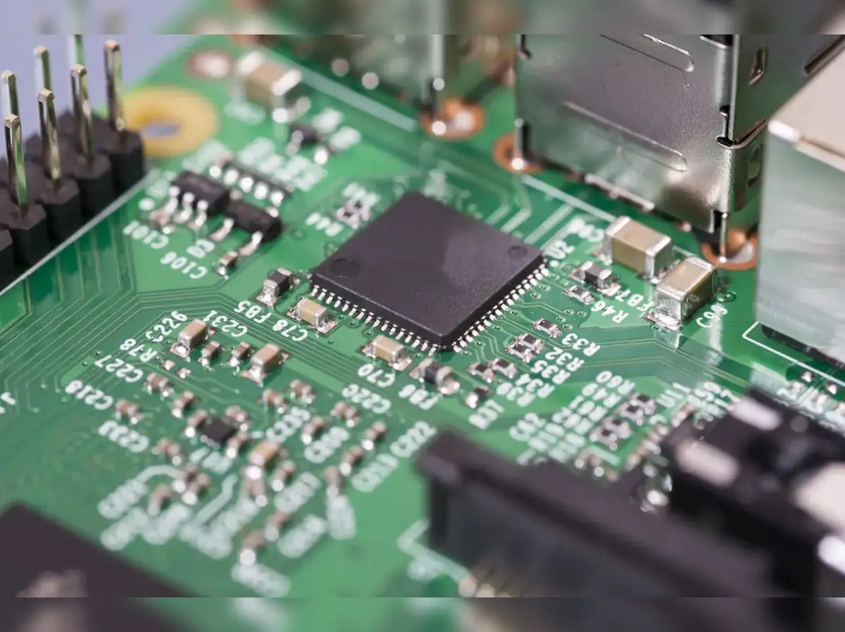 US lawmakers urge tighter rules on contract chipmakers supplying ...