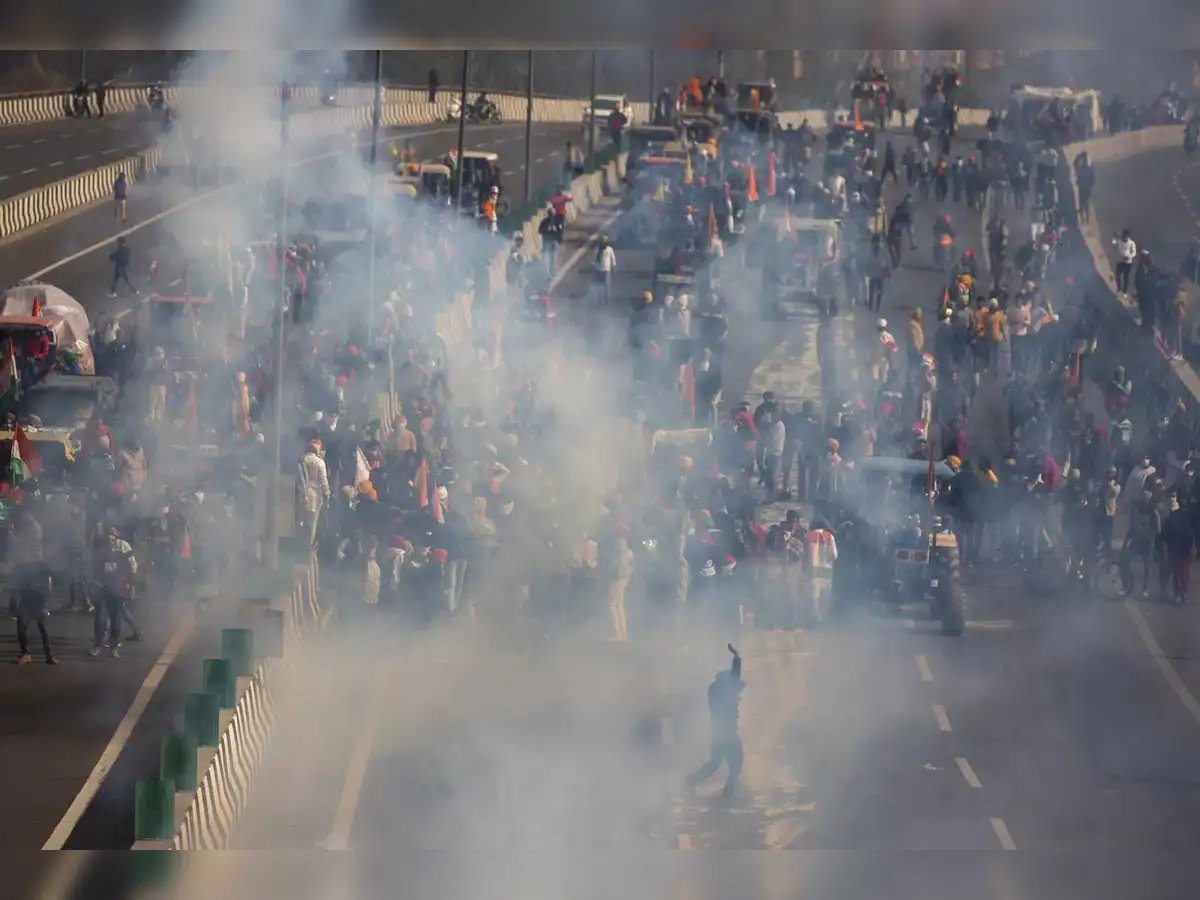 Farmers Protests: Twitter lit up as Republic Day tractor rally turned ...