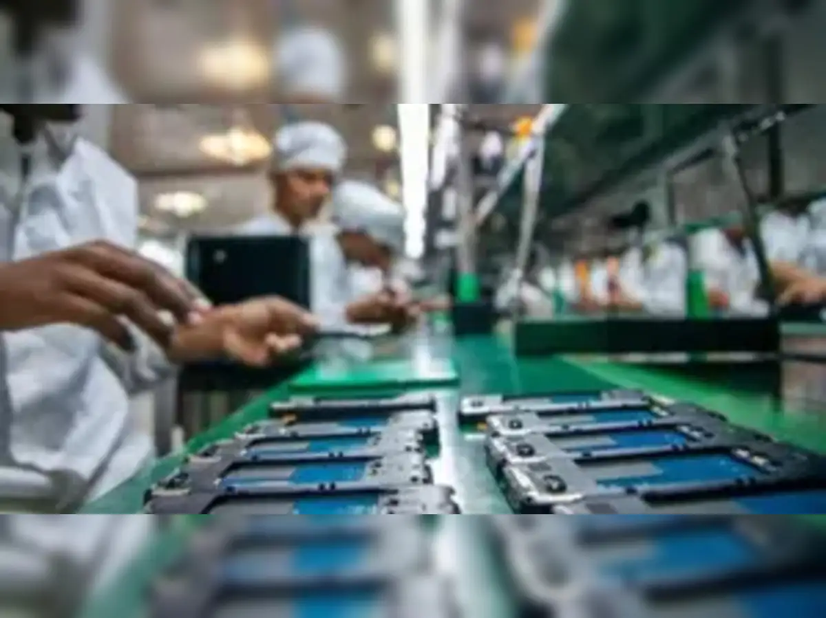 Made-in-India smartphone shipments rose 6% in 2024: Apple, Samsung ...
