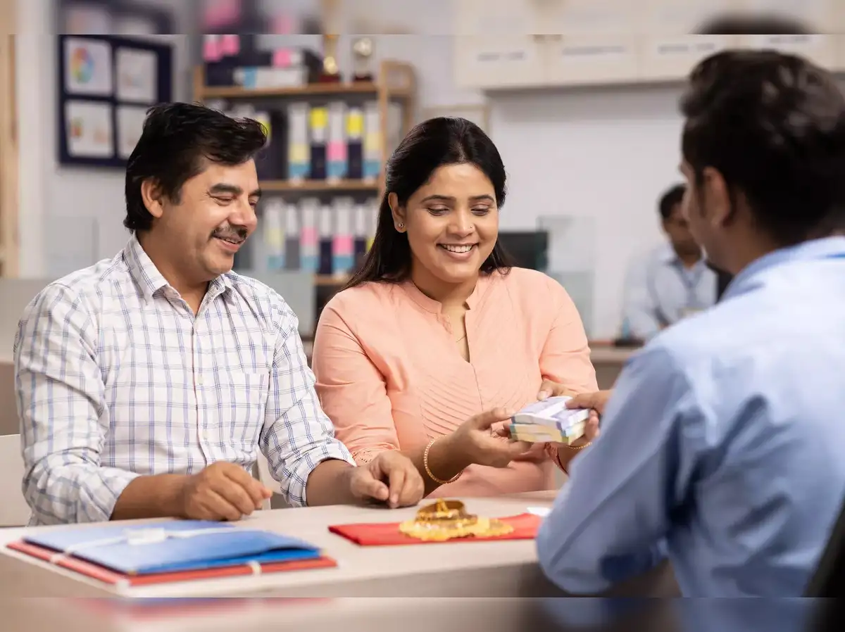 Plan to sell gold jewellery at current high prices? Making charges, dip ...