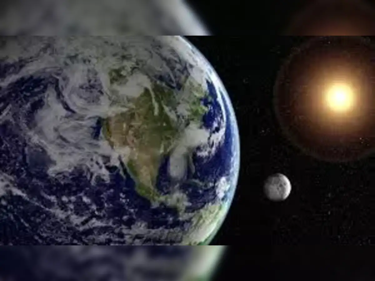 Moon Visible From Earth Earth Will Have A Temporary 'mini Moon' For