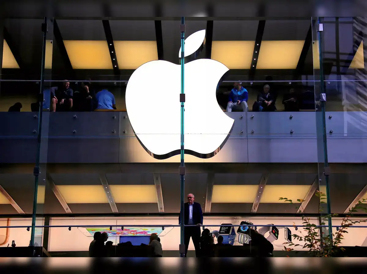 apple: Apple workers in Australia go on Christmas strike demanding ...
