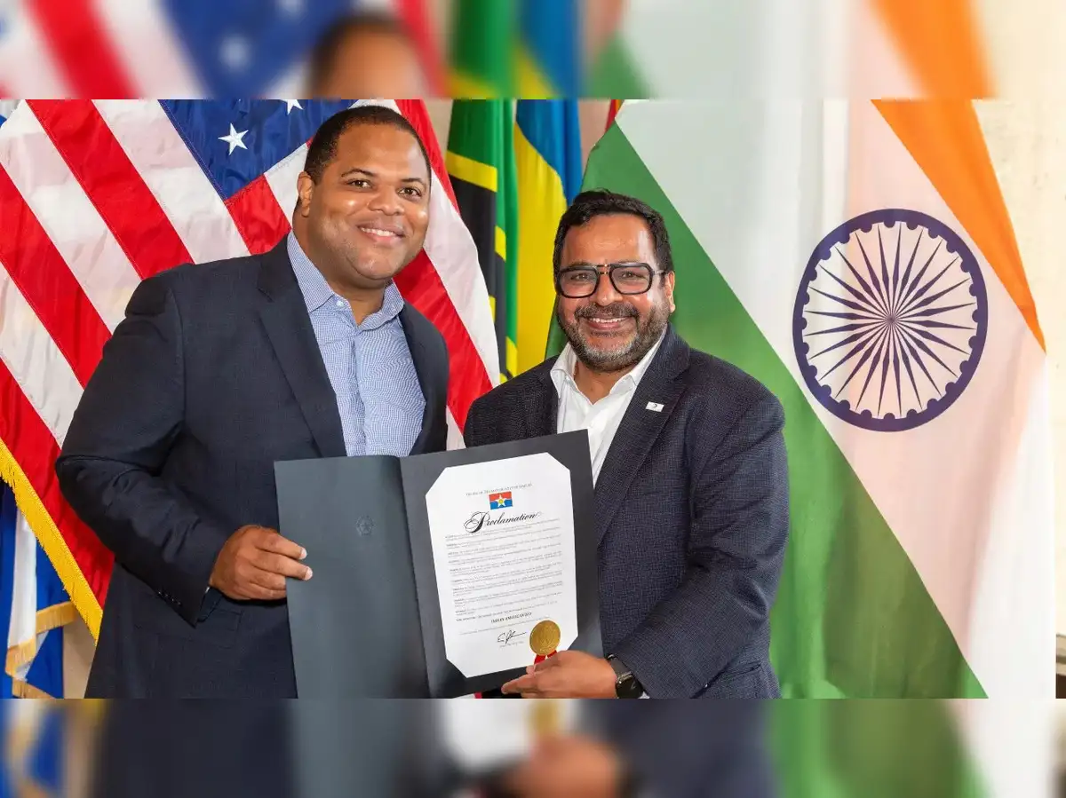 agarwal: Indian-American CEO Arun Agarwal named chair of Community Bond ...