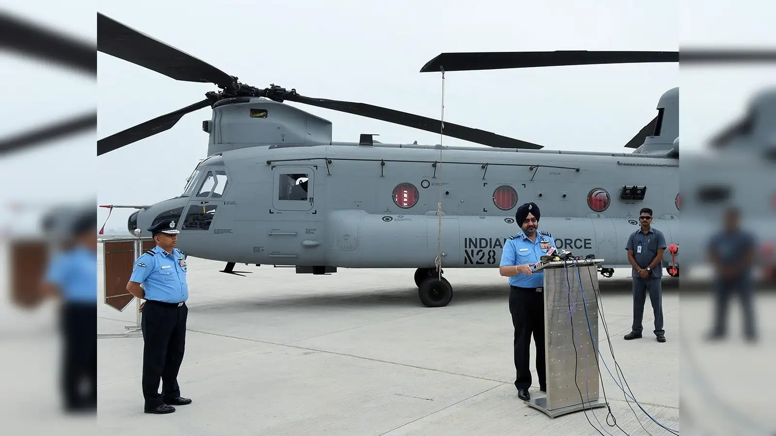 Why Is The Chinook Helicopter Still Flying Today CH 47 Chinook