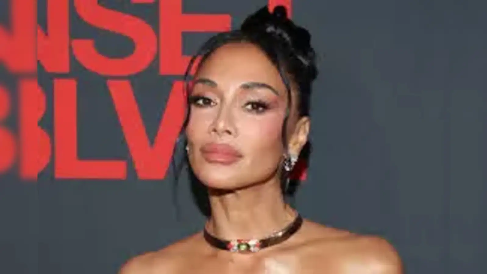 Nicole Scherzinger Slip