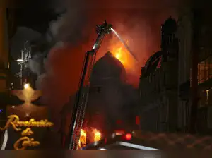 Glasgow building fire closes Scotland's busiest train station, disrupts ...