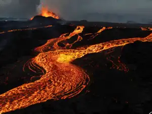 Another eruption near Iceland’s tourist belt, Blue Lagoon and Grindavik ...