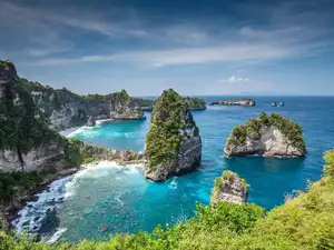 Indonesia warns Bali tourists over e-visa fraud, unpaid influencer work ...