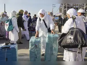 First batch of 431 Haj pilgrims leaves from J&K - The Economic Times